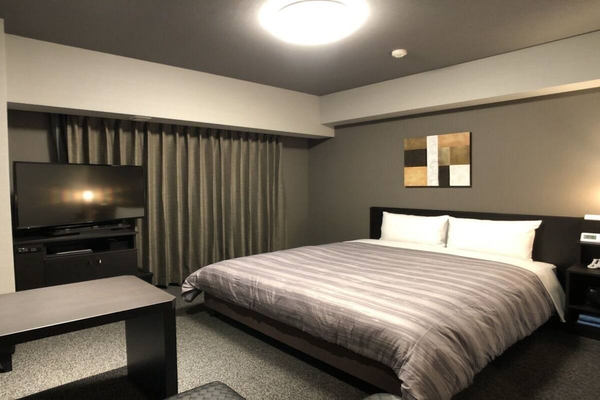 Escrivaninha, Wi-Fi de cortesia, roupa de cama