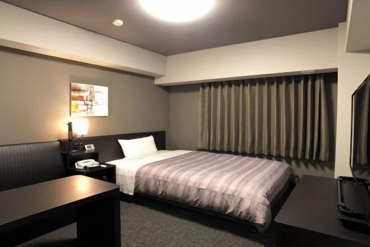 Escrivaninha, Wi-Fi de cortesia, roupa de cama