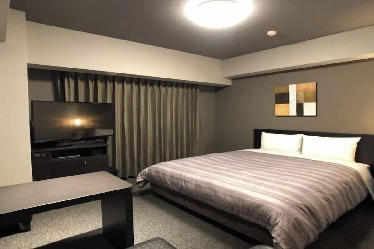 Escrivaninha, Wi-Fi de cortesia, roupa de cama