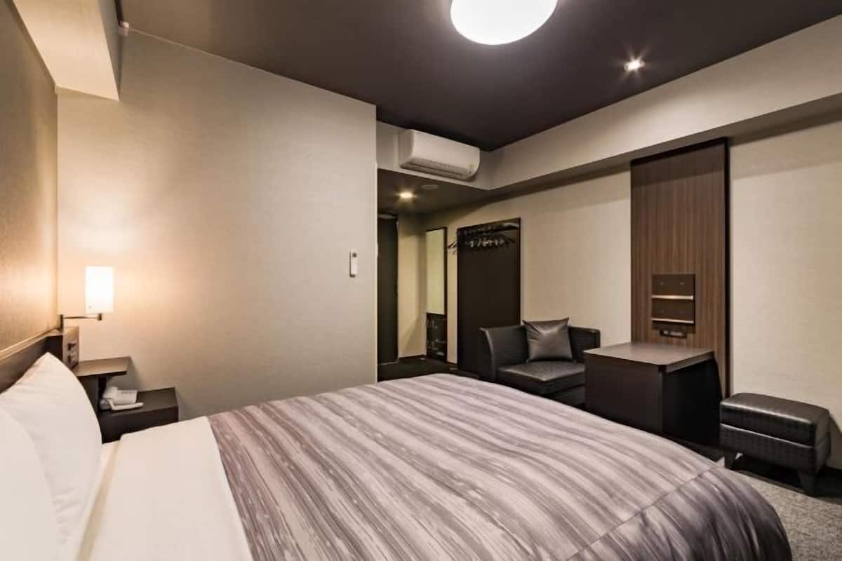 Escrivaninha, Wi-Fi de cortesia, roupa de cama