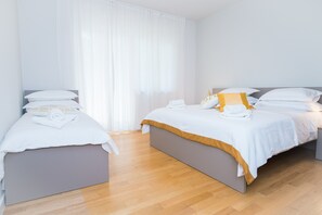 Apartamento | 2 quartos, escrivaninha, quartos à prova de som