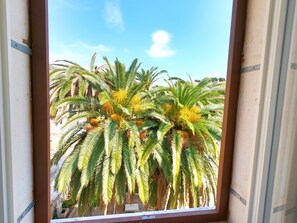 Apartamento, 2 quartos | Vista do quarto