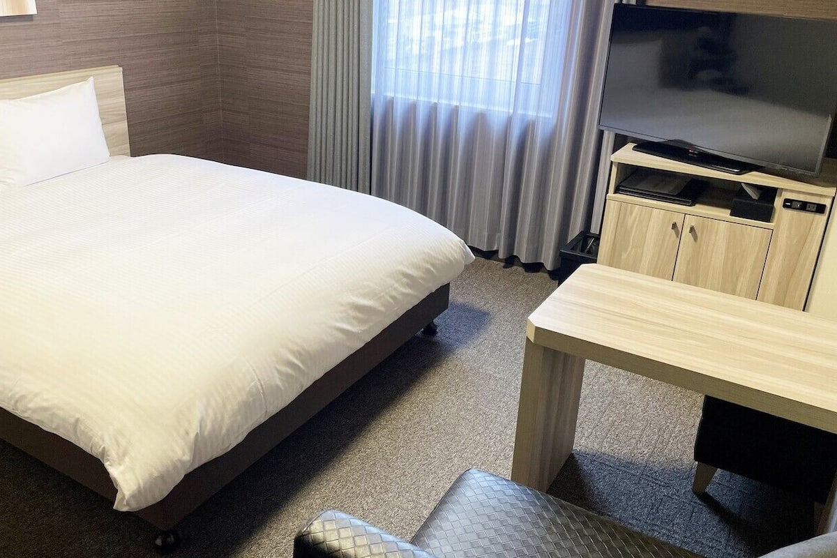 Escrivaninha, Wi-Fi de cortesia, roupa de cama