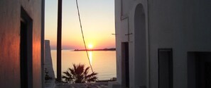 Fachada do alojamento (tarde/noite)
