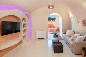 Deluxe House, 2 Bedrooms, Hot Tub & Jacuzzi | Sala de estar | TV de ecrã plano, lareira 