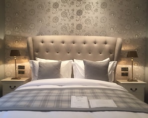 Quarto casal | Cofres nos quartos, individualmente decorados