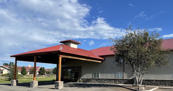 Eagle Peak Lodge & Cabins - Ashton, ID