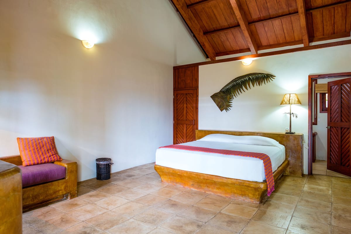Quarto Deluxe, 1 cama king-size | Com mobília individualizada, roupa de cama fornecida 