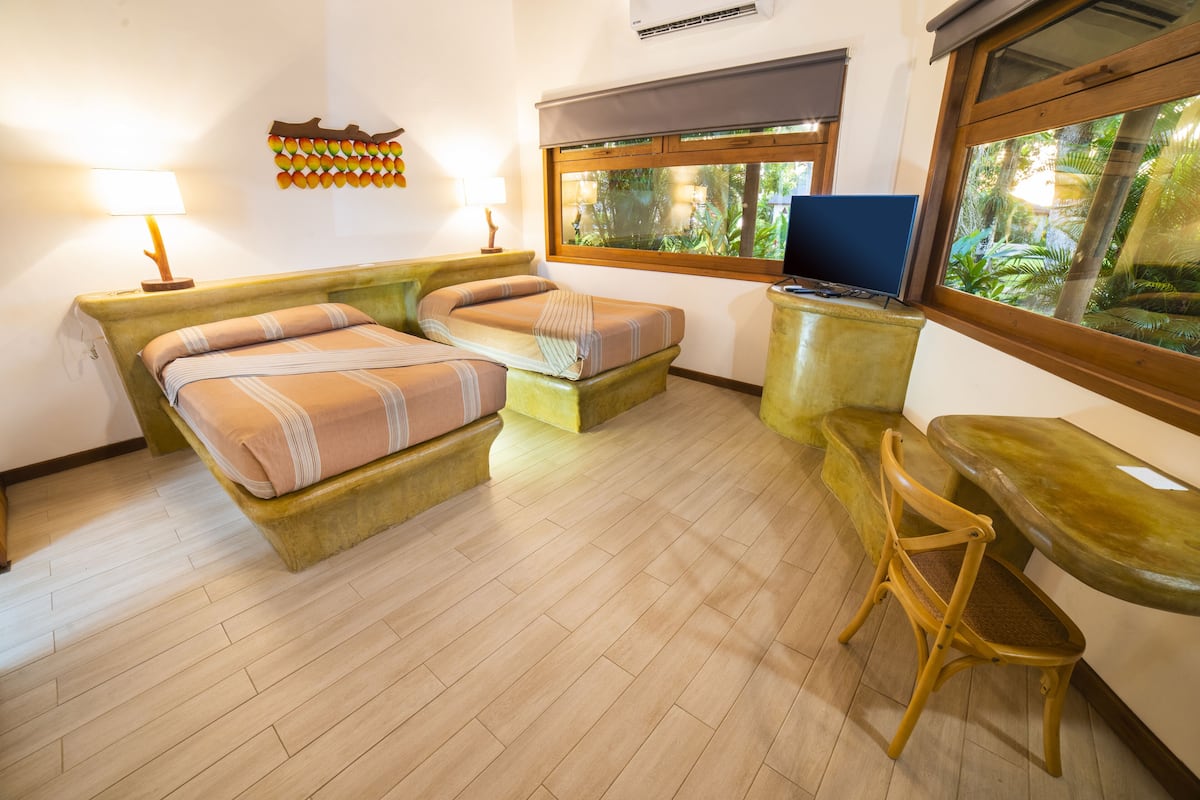 Quarto Superior, 2 camas de casal | 1 quarto, com mobília individualizada, roupa de cama fornecida