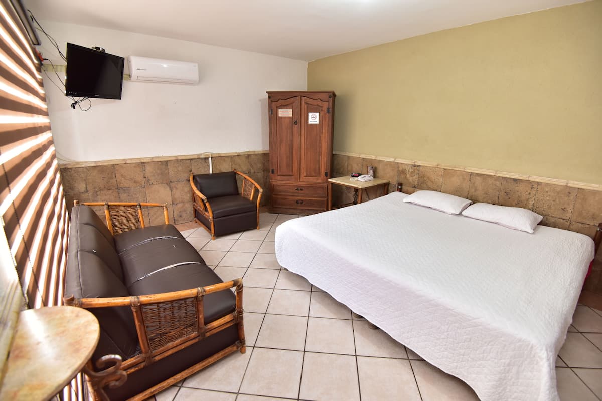 Quarto Clássico | Ferro/tábua de engomar, Wi-fi grátis, roupa de cama fornecida
