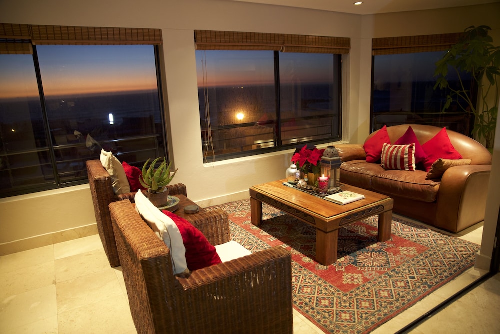 Oceana Villa Self Catering - Cape Town