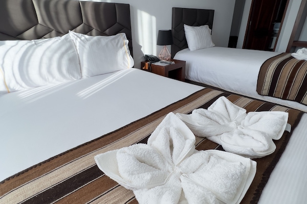 Quarto Duplo Superior | Lençóis italianos Frette, roupa de alta qualidade, edredões de penas