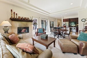 Casa, 2 quartos | Área de estar | TV