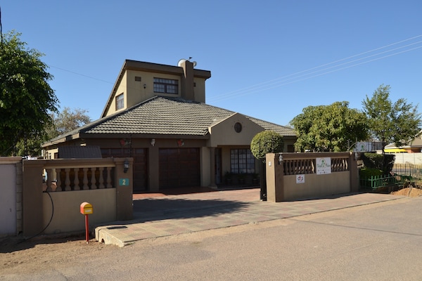 Triple Palms Bed And Breakfast - Gaborone