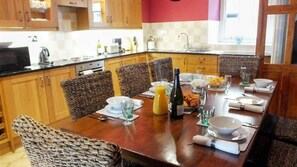 Geladeira, micro-ondas, fogão, lava-louças