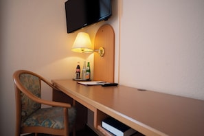Quarto Standard | Secretária, Wi-fi grátis, roupa de cama fornecida 