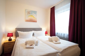 Quarto Duplo Comfort | Secretária, Wi-fi grátis, roupa de cama fornecida 