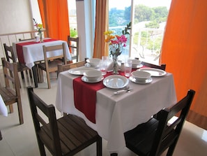 Café da manhã continental grátis todos os dias