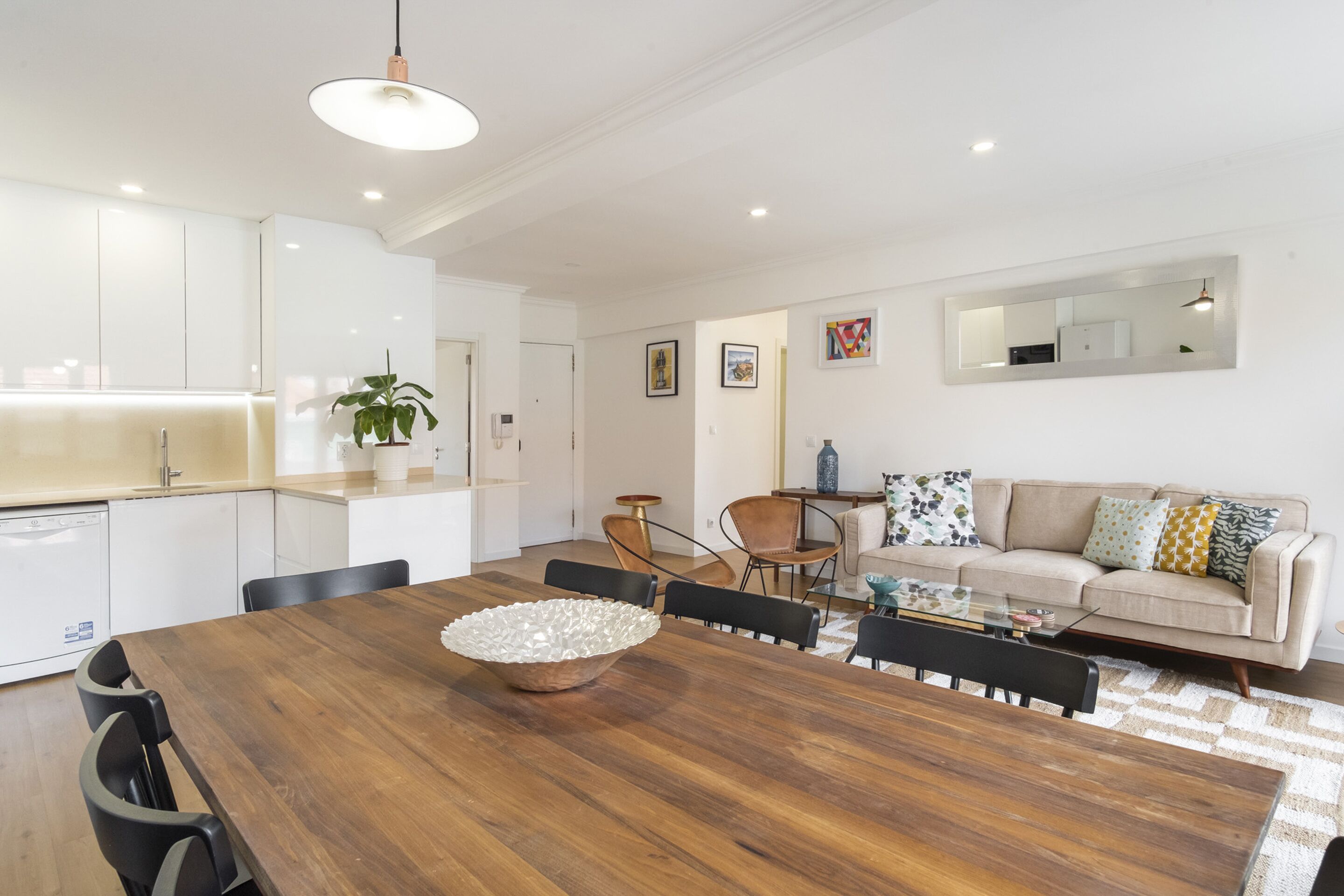 Apartamento com design assinado, 4 quartos, terraço | Área de estar | Brinquedos, livros, aparelho de som