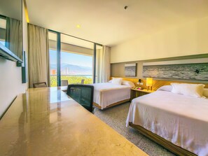 Deluxe Panoramic Bay View | Minibar, cofre no quarto, secretária 