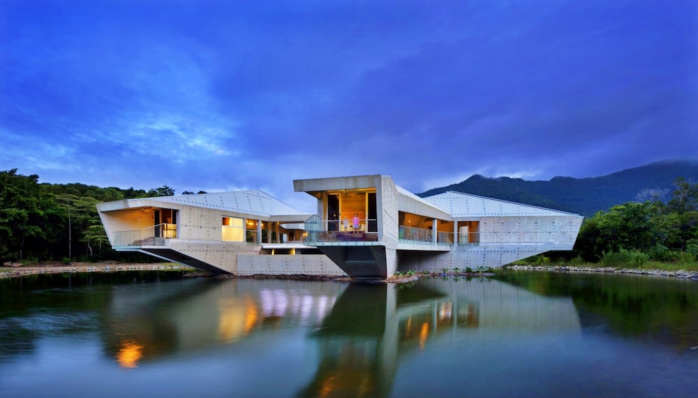 Alkira Award Winning Luxury Holiday Home - Cape Tribulation