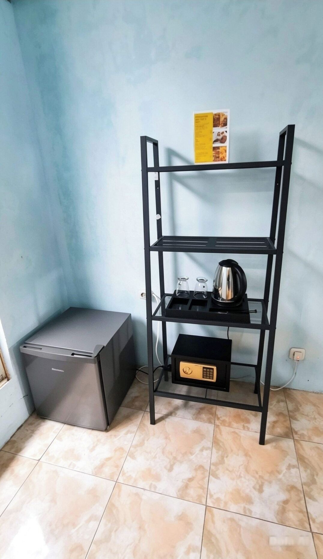 Minibar, cofre no quarto, secretária, cortinas/cortinados opacos 