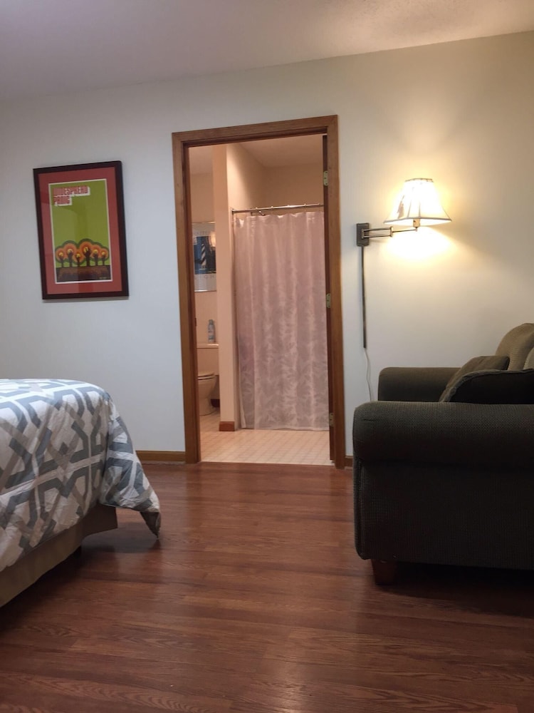 Tranquil Mountain Cottage (Wheelchair Accessible) - Asheville, NC