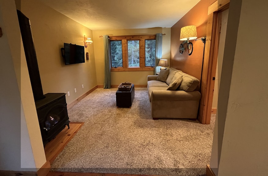 Secret Garden, King Bed Cottage - Montana