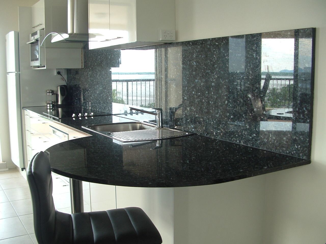 Apartamento Panorâmico | Cozinha privada | Um frigorífico/congelador grande, um micro-ondas, um forno 