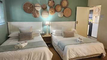 Apartamento básico | Roupas de cama premium, cofres nos quartos, individualmente decorados