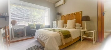 Quarto casal básico, vista para o jardim | Cofres nos quartos, individualmente decorados