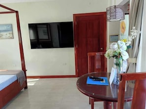 Quarto Duplo Deluxe | Minibar, secretária, Wi-fi grátis, roupa de cama fornecida 
