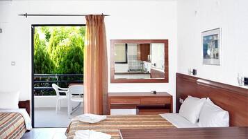 Quarto Triplo | Roupa de alta qualidade, cofre no quarto, cortinas/cortinados opacos