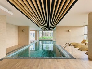 3 piscinas internas, 3 piscinas externas, guarda-sóis, espreguiçadeiras