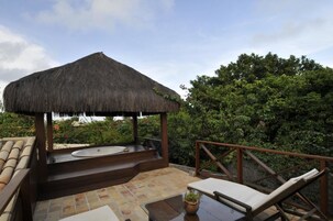 Casa superluxo | Banheira de hidromassagem particular