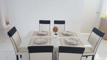 Apartamento Familiar | Refeições no quarto