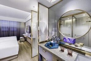 Quarto Twin Superior | Casa de banho | Artigos de higiene pessoal grátis, um secador de cabelo, chinelos