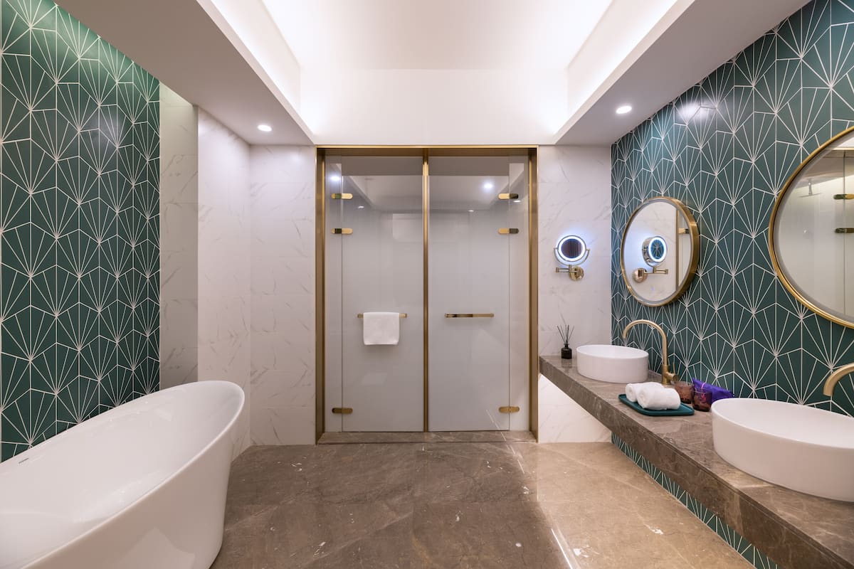 Suite Signature | Casa de banho | Artigos de higiene pessoal grátis, um secador de cabelo, chinelos