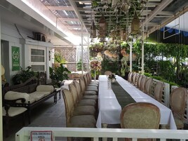 Pequenos-almoços, almoços e jantares servidos 