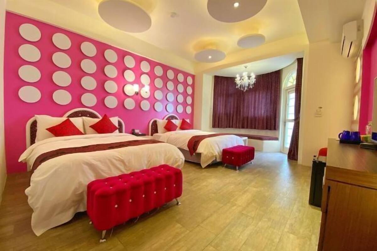 Secretária, camas desdobráveis, Wi-fi grátis, roupa de cama fornecida