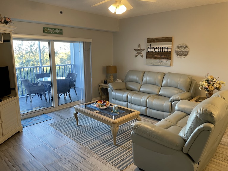 Relaxing 3br Condo Steps From Beach | Sleeps 8 | Great Amenities - Florida