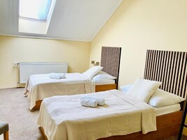 Quarto Duplo Standard | Roupa de cama fornecida