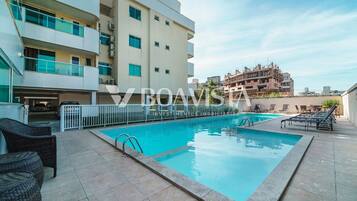 Apartamento | Piscina | Piscina externa, espreguiçadeiras