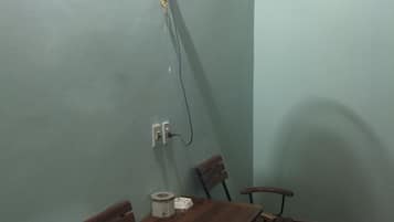 Secretária, Wi-fi grátis, roupa de cama fornecida