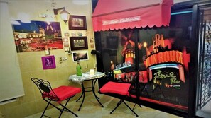 Casa Deluxe | Cozinha privada | Um frigorífico/congelador grande, um micro-ondas, um forno