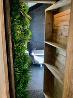 Quarto duplo, banheiro privativo (The Forest Store) | Roupas de cama premium, edredons de pluma, individualmente decorados