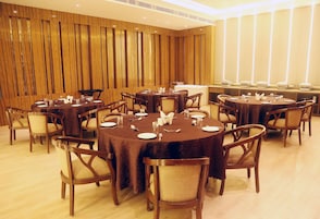 Pequeno-almoço tipo buffet diário mediante uma taxa 