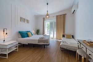 Quarto Familiar, casa de banho partilhada | 1 quarto, roupa hipoalergénica, camas de colchão viscoelástico 