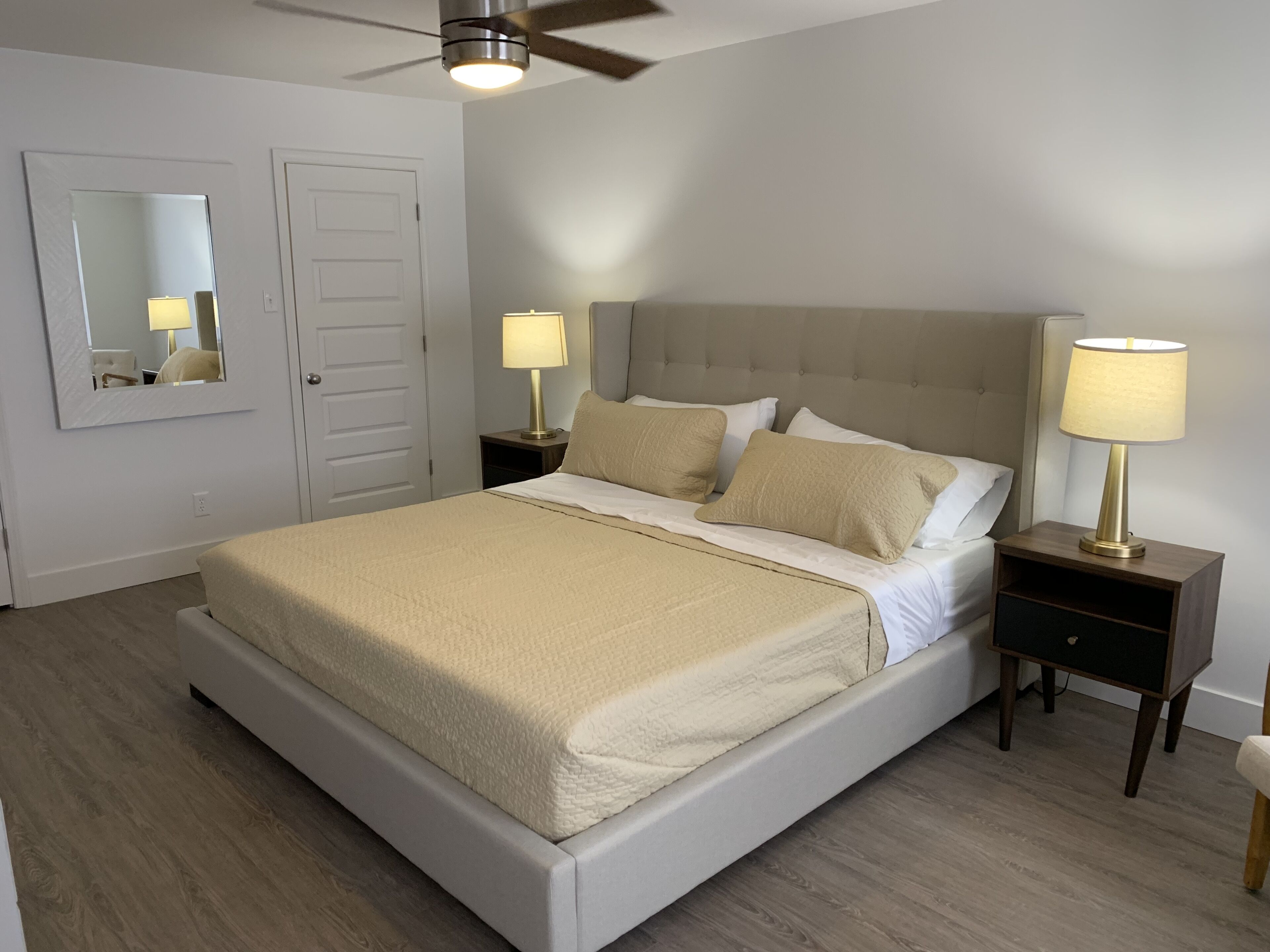 Modern Springhill Condo With Pool, Desirable Location! - Mobile, AL