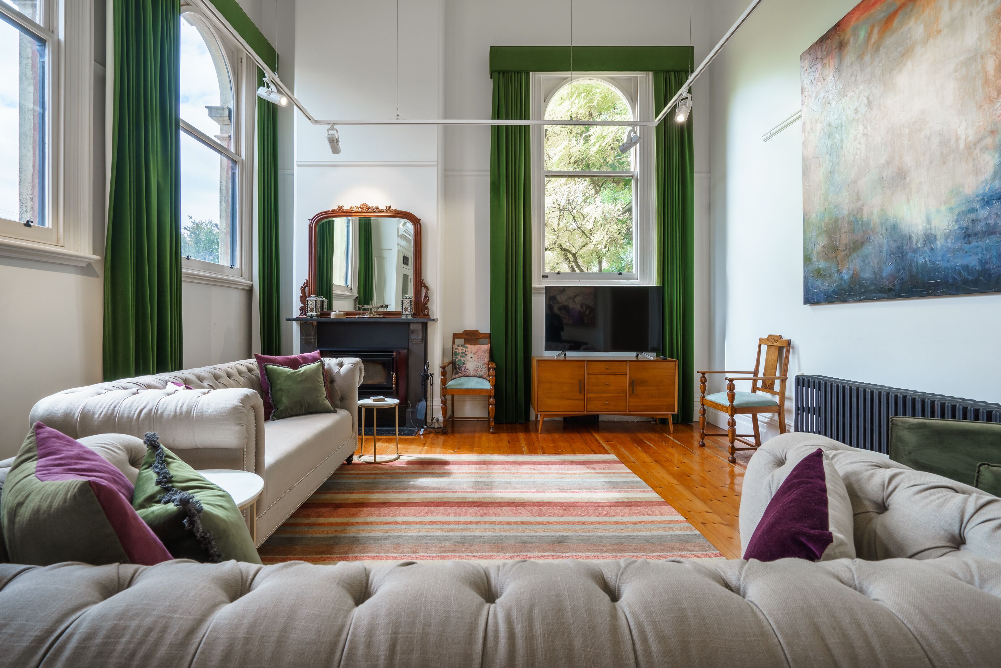 Beautiful Historic Former Bank Set In Gorgeous Country Garden - Lancefield